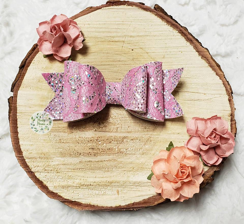 Double Point Bow:: 4" – Minty Mama & Co.
